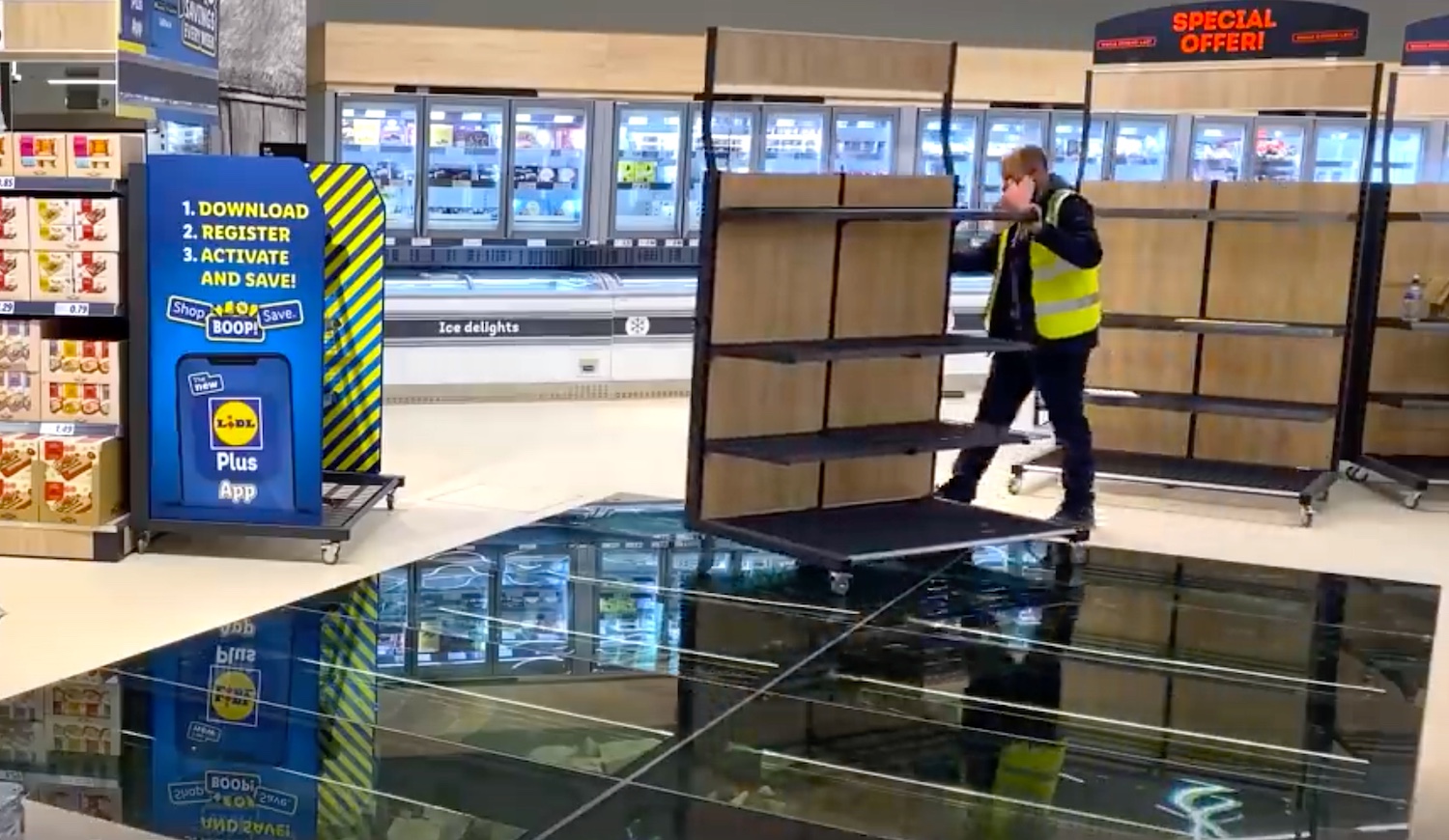 Walk on structural glass floor Lidl Dublin Ireland | Structural Glass ...